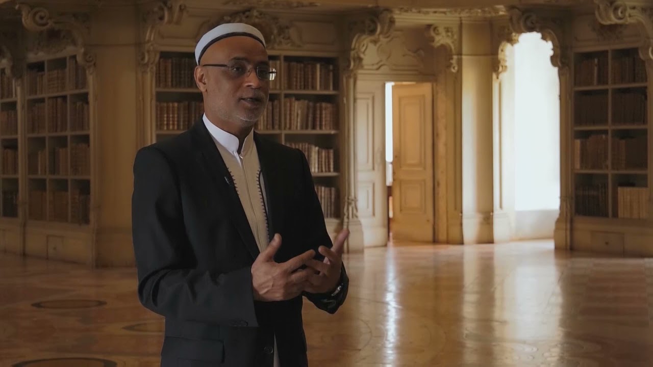 Visita do Sheik David Munir à Biblioteca do Convento de Mafra - YouTube