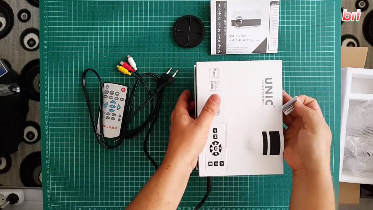 UNIC UC40 LED PROJEKSİYON - YouTube