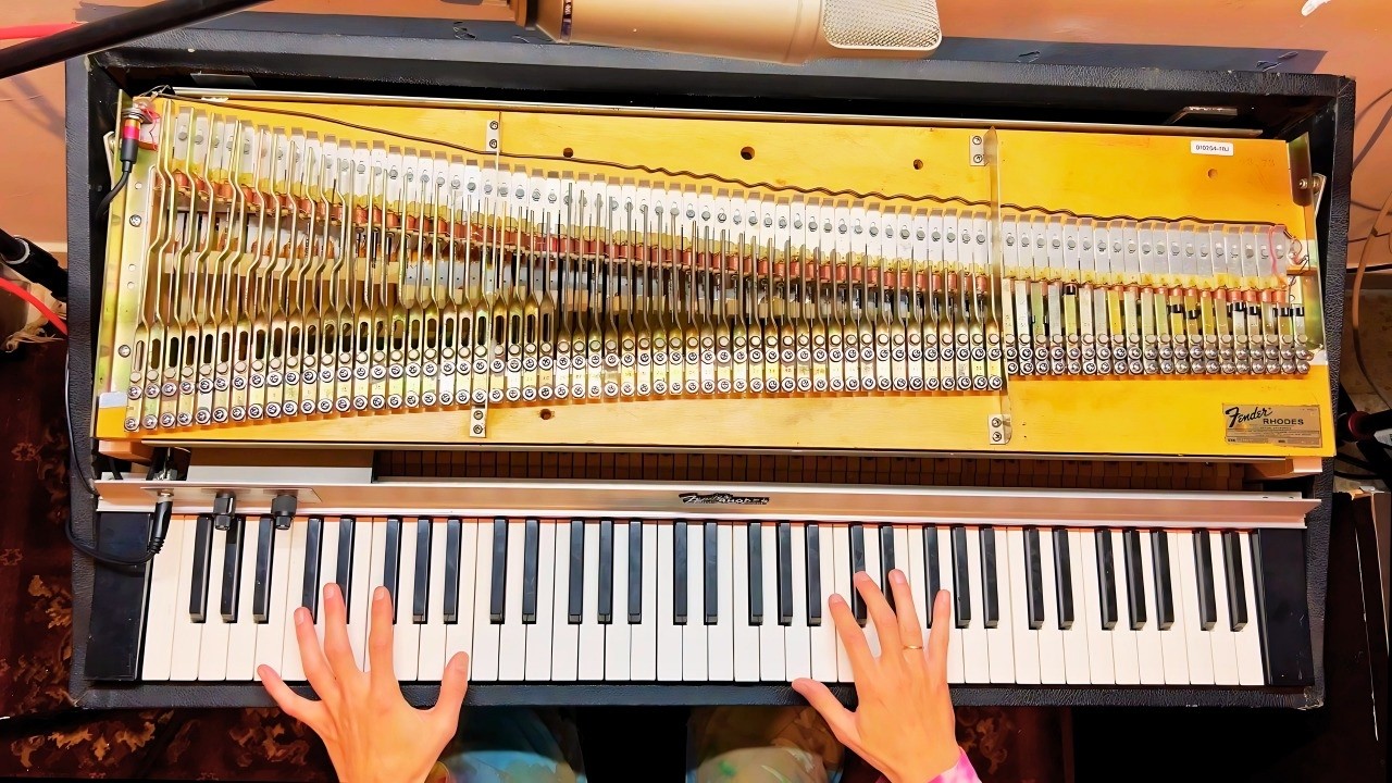 1973 Fender Rhodes MK1 Demo | Open Case, Mic & DI - YouTube