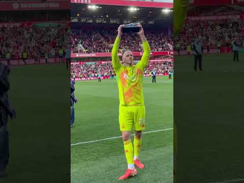 Matz Sels LIFTS Golden Glove! 🏅🧤
