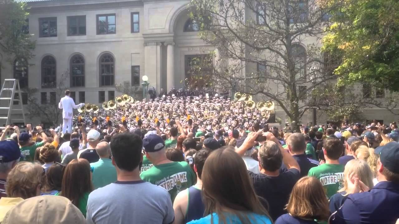 Notre Dame Victory March - YouTube