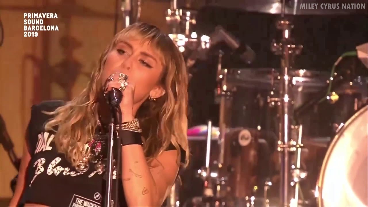 Miley Cyrus - Cattitude (Live at Primavera Sound Festival) [HD] - YouTube