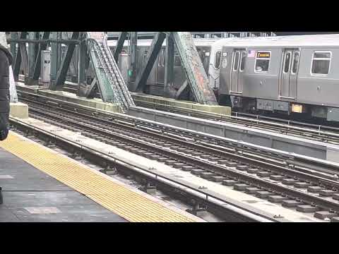 R160 Alstom G and R160 Siemens F Arrive/Depart at 4th Av-9th St - YouTube