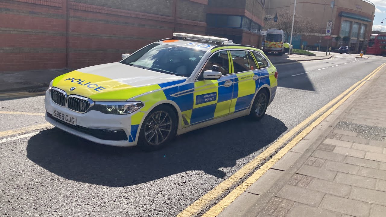 Metropolitan Police BMW RPU responding - YouTube