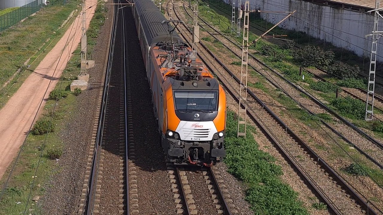 ONCF E-1476 assurant le TL 122 + sifflet salutaire (4k 60 FPS) - YouTube