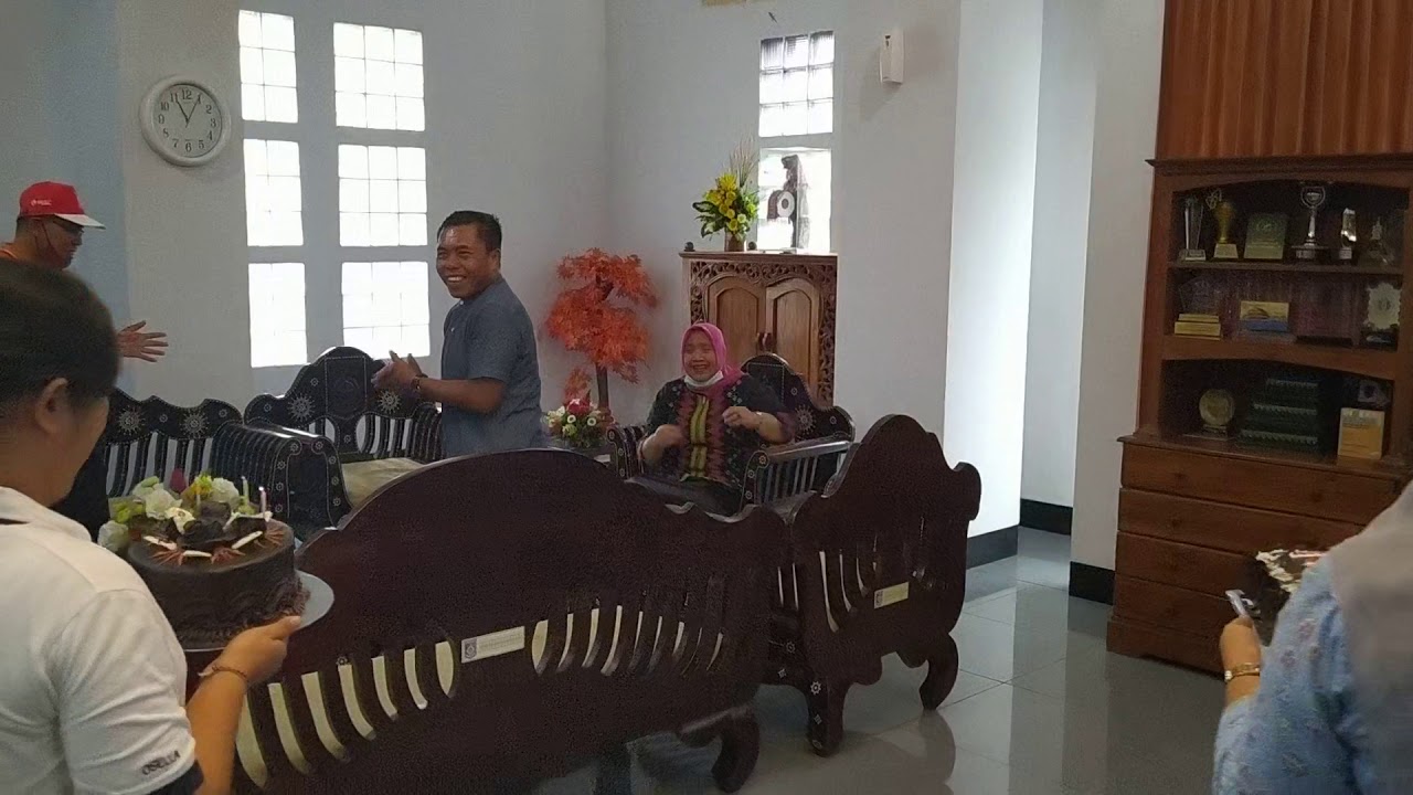 HBD BoS Wakil Bupati Lombok Barat Hj. Sumiatun - YouTube