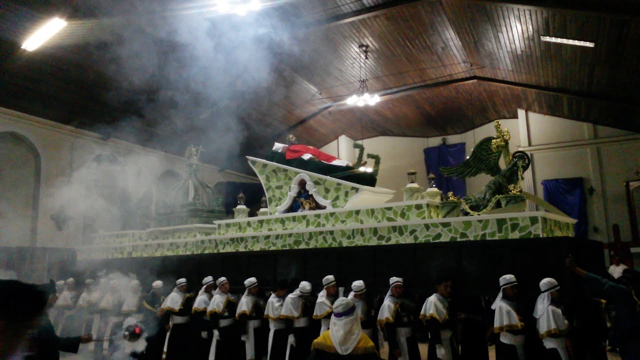 Salida de la procesión del Señor Sepultado, San Miguel Pochuta ...
