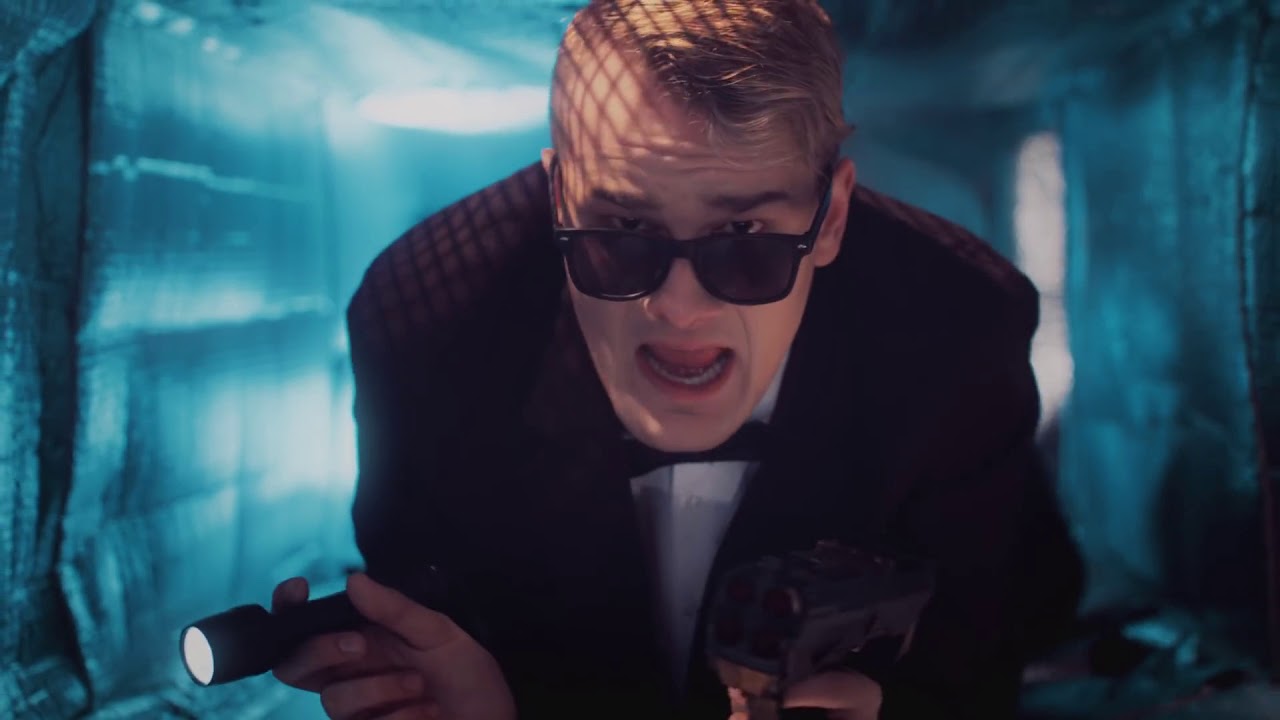 Ronald & Derka - Agent 8008 (prod. Dazers) (Official Video) - YouTube