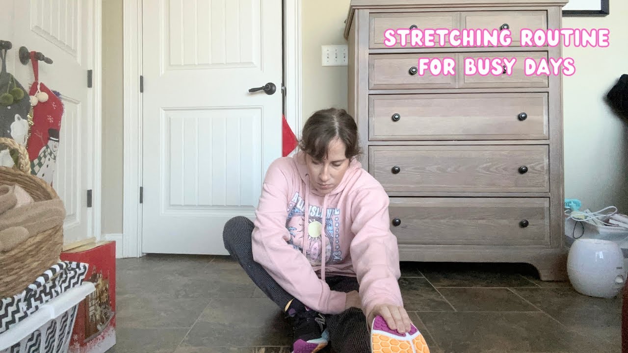 Quick Stretching Routine for BUSY DAYS *VLOGMAS DAY 12 - YouTube