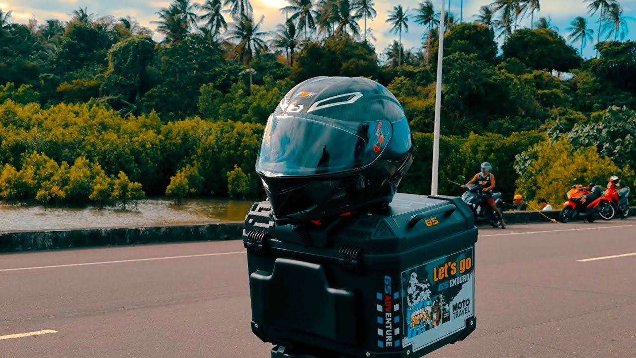 How to Install blaise V8s intercom in Fullface Helmet - YouTube