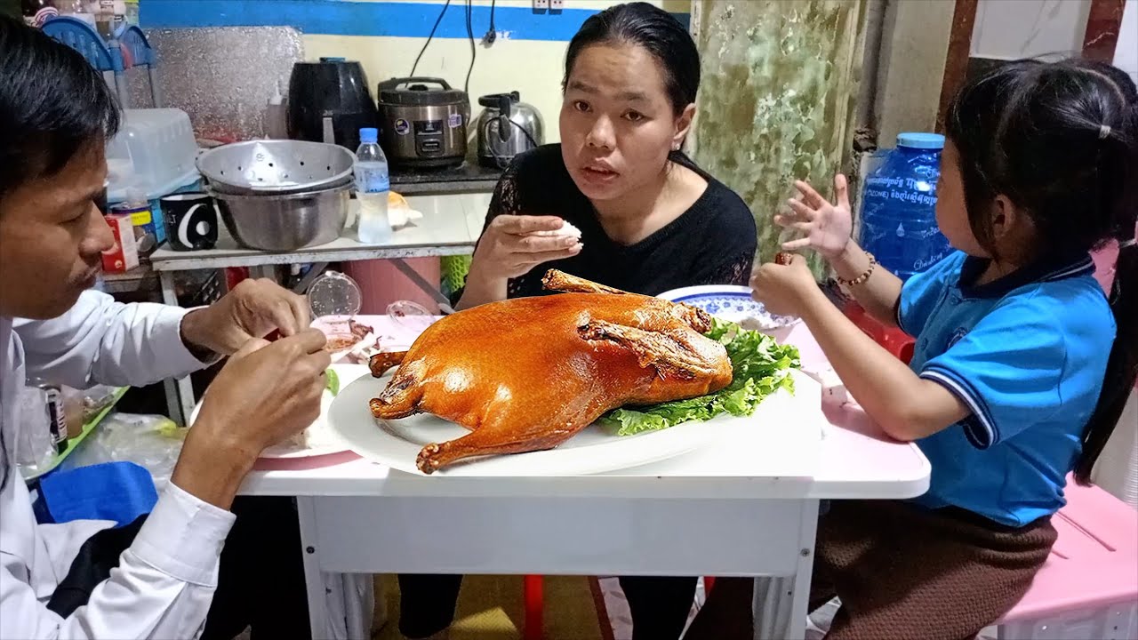 MY LOVELY YUI WANT TO EAT SO I BUY So Spicy Honey Roast Duck BUT Yui ...