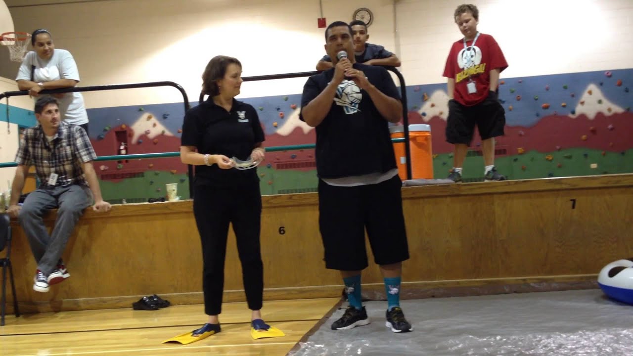 Vikan Middle School takes the ALS Ice Bucket Challenge - YouTube