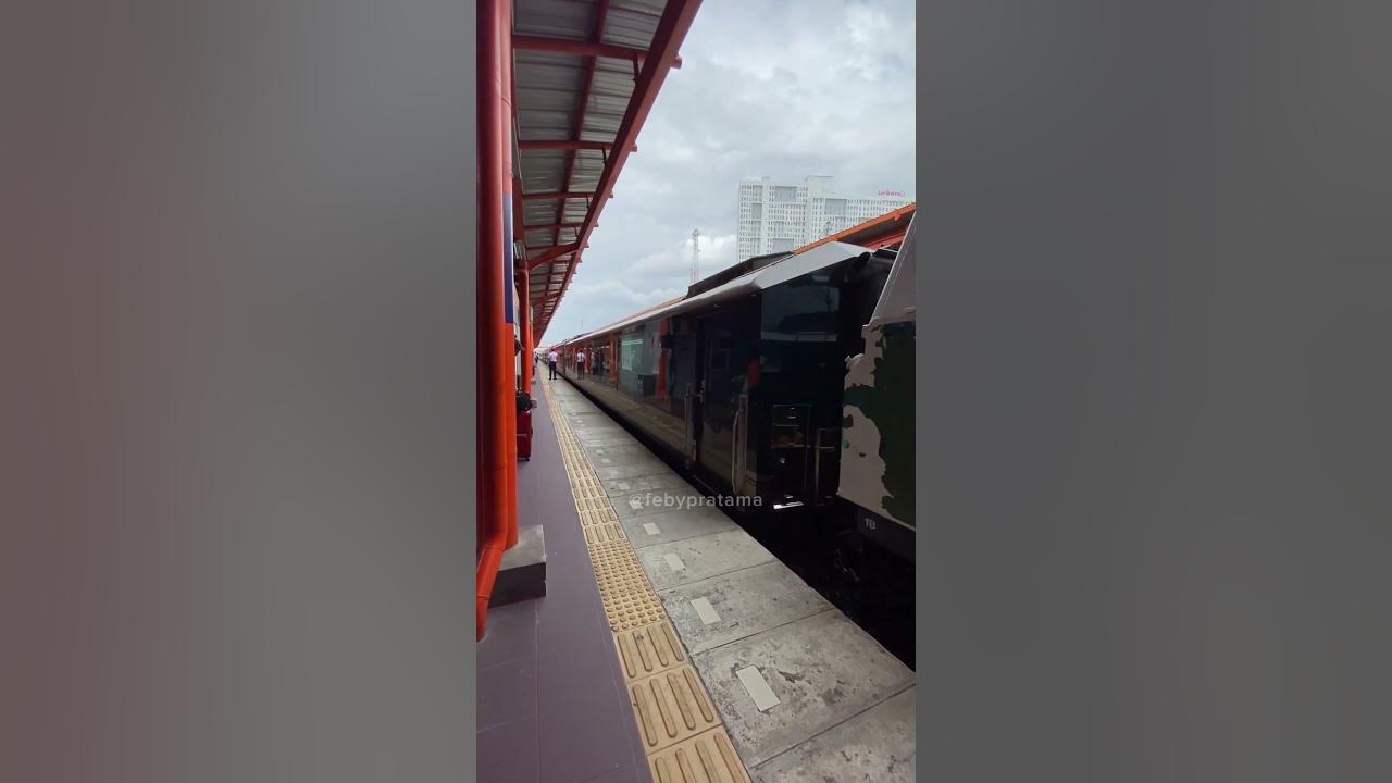 Livery Nataru 2024 di Lokomotif Kereta Api Pangadaran - YouTube