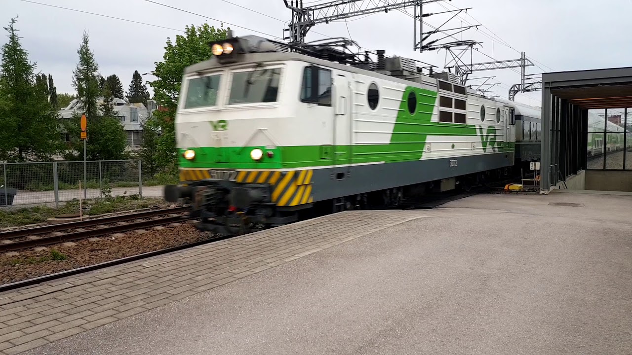InterCity IC70 saapuu Lahen asemalle Oulusta Sr1 vedolla ja Nom ...