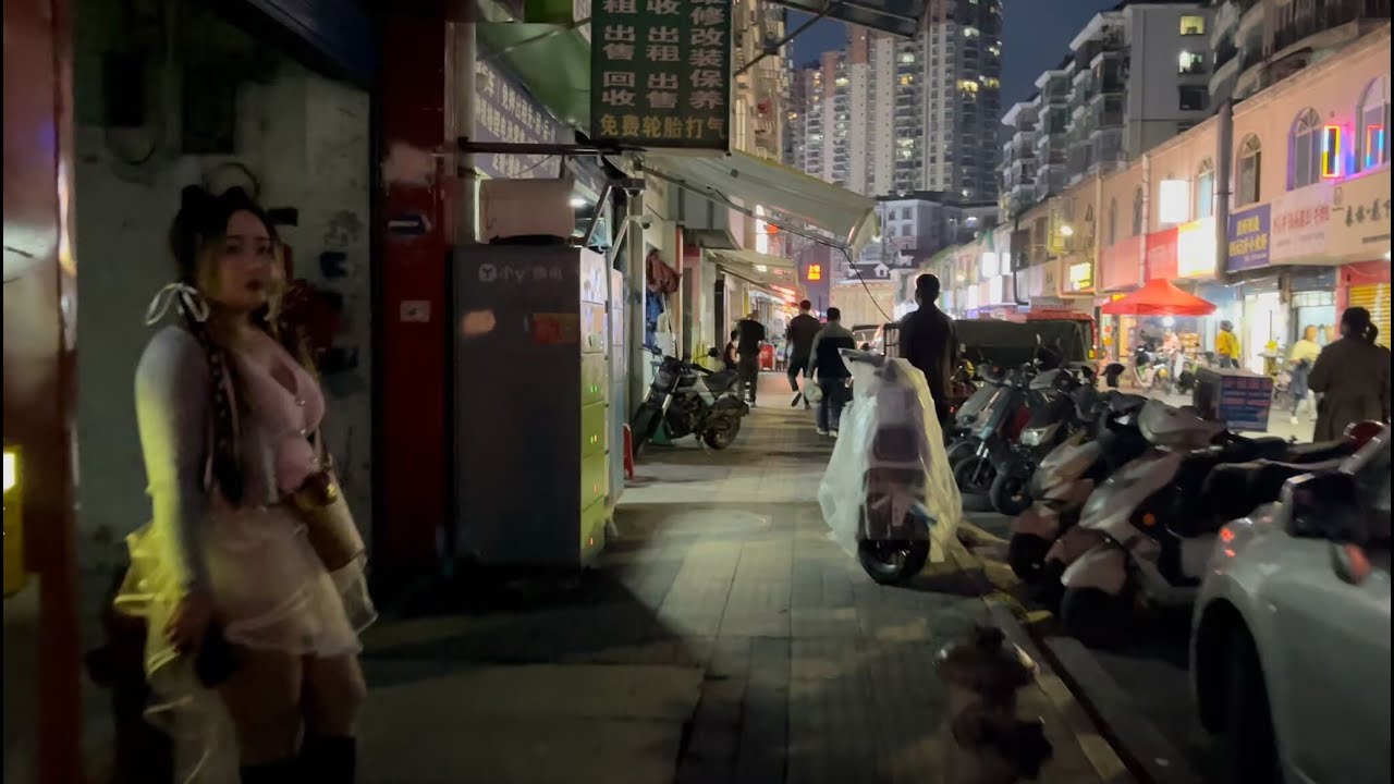 貴陽街拍-二七路-玉溪巷-星河路。Guiyang Street Photography . Streets in Guiyang on ...