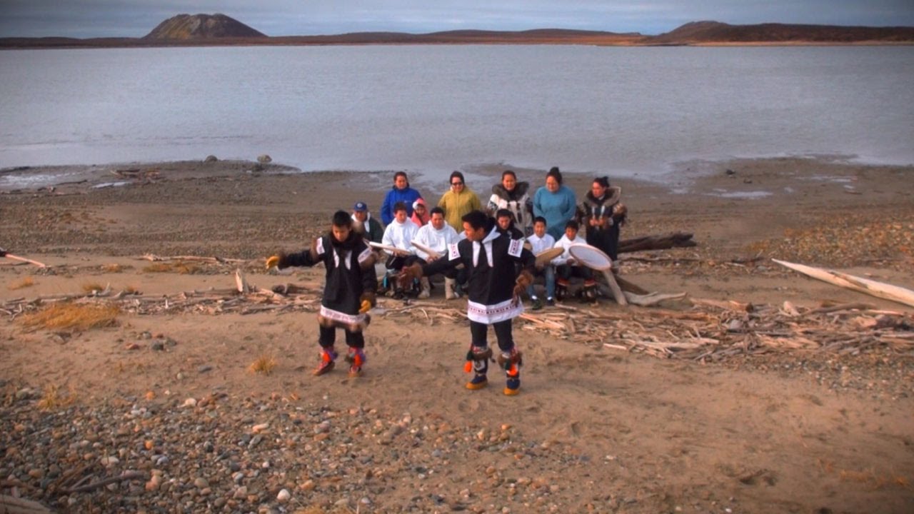 Tuktoyaktuk Drummers and Dancers - YouTube