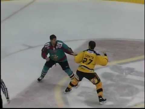 Ryan Shmyr vs Shawn Skiehar EIHL fight 7-10-06 - YouTube