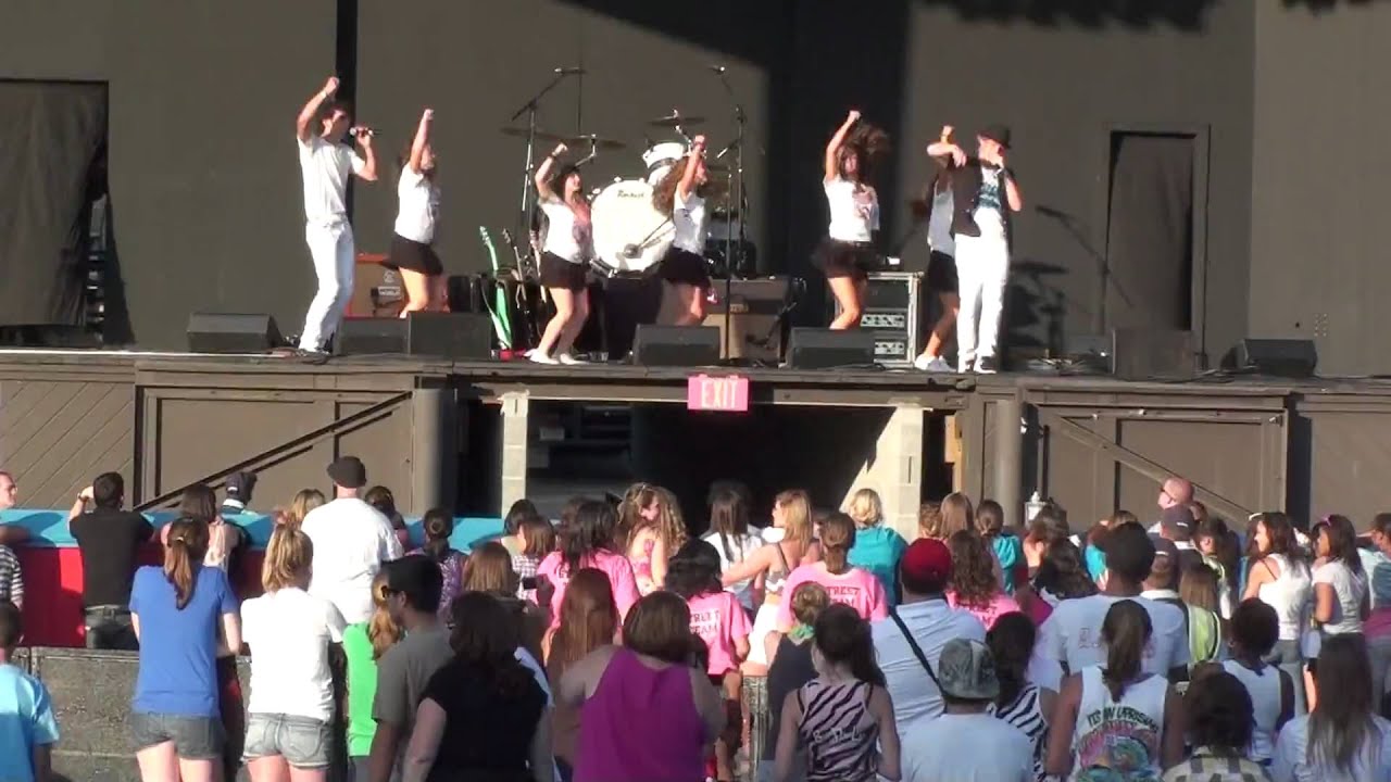 DIVERSE Pop Group-Six Flags Northern Star Arena - YouTube
