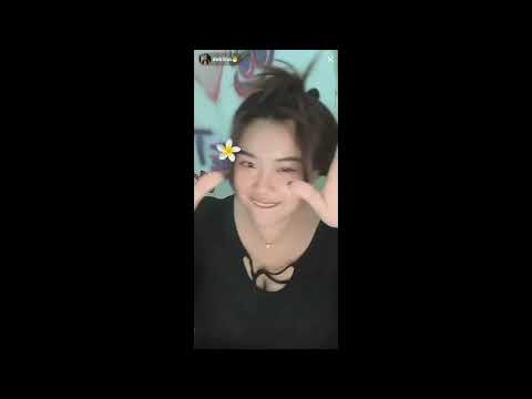 DI GIFT SAMBIL MAININ LIDAH