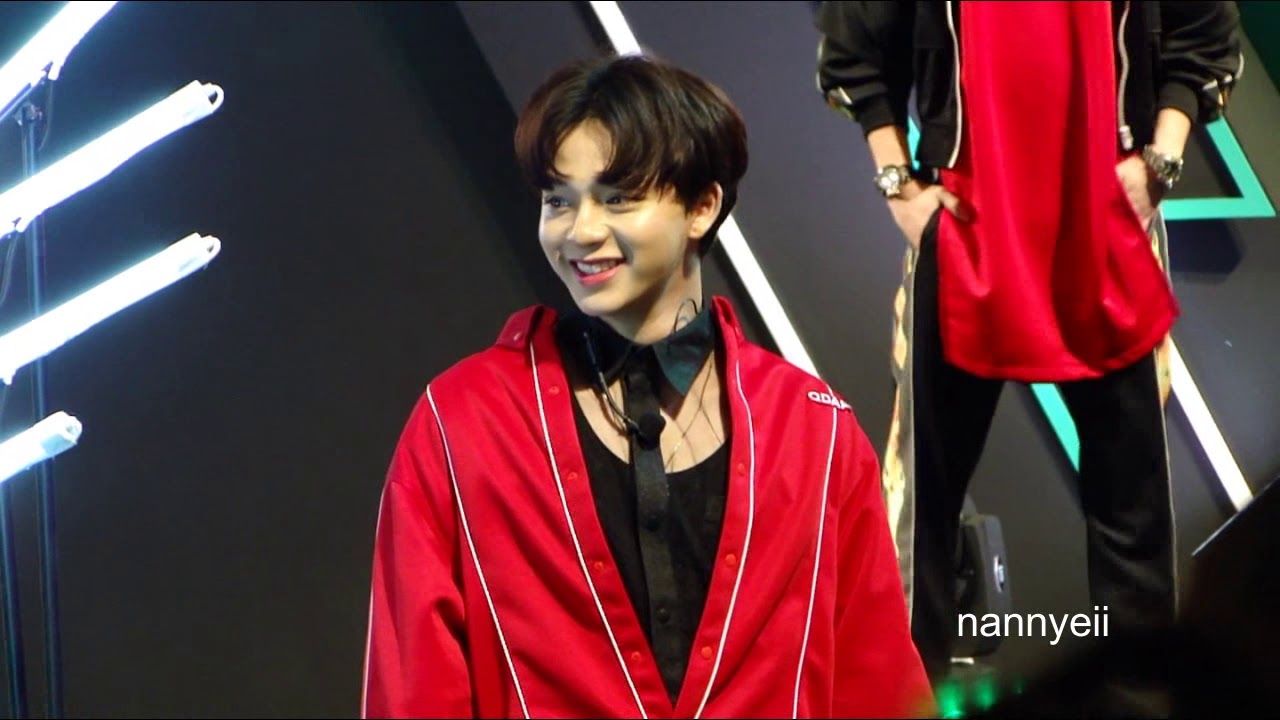 BAS SBFIVE งาน Watch Expo 2019 เดินแบบ + เพลง Superboy - YouTube