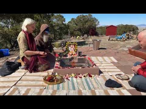 Daily Fire Ceremony at the Haidakhandi Universal Ashram - YouTube