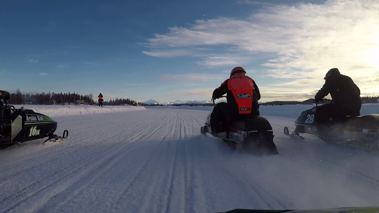 arctic cat 6000 race vintage ice oval race Alaska - YouTube