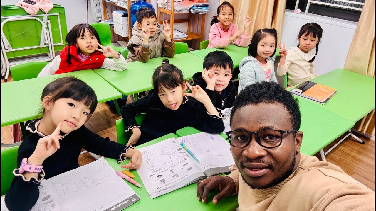 Look Starter Unit 7(My Family) Lesson 2 - YouTube