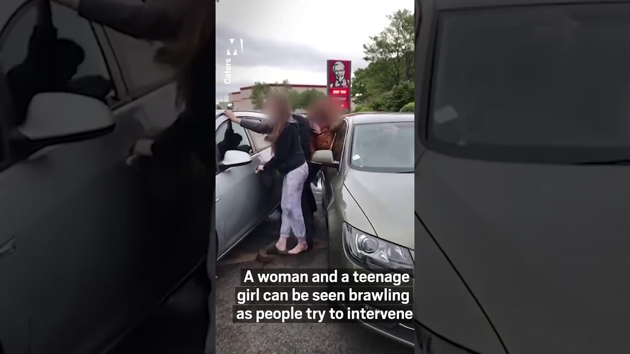 Women fighting in KFC parking lot - YouTube