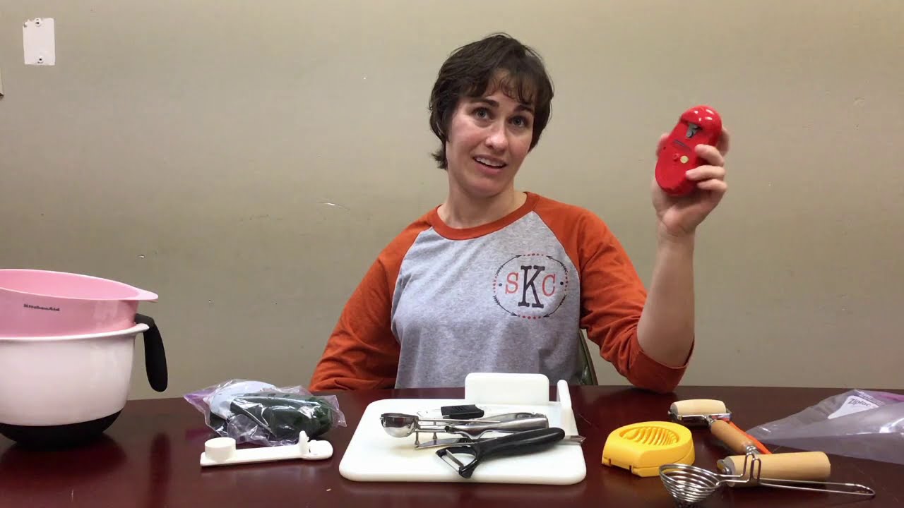 One-handed Kitchen techniques | Sara - YouTube