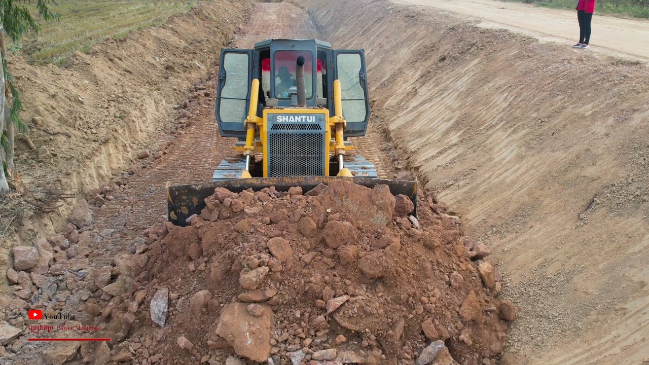 Big Dozer Construction Equipment Extreme Road Building Power Truck ...