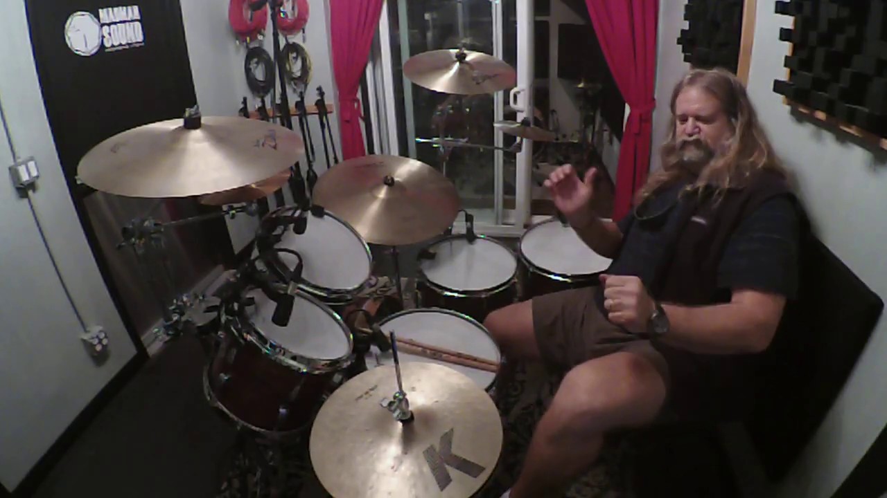 Keith Jones playing Billy Joel - The Entertainer - YouTube