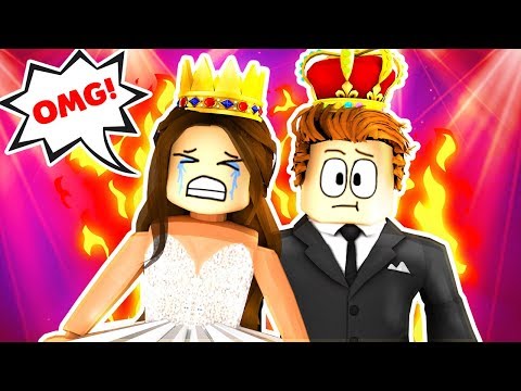 BULLY MAKES PROM QUEEN CRY!! (Roblox Royale High School)
