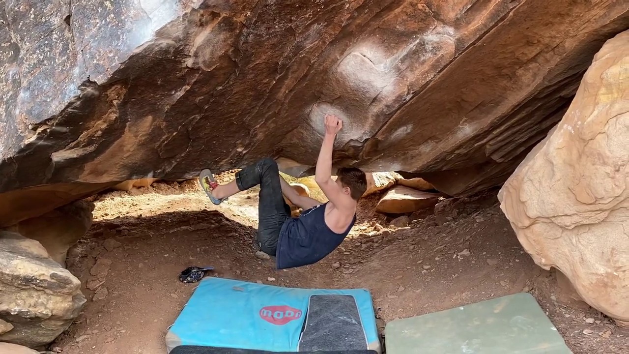 RAW FOOTY: Isaac Acosta, Show Of Hands (V10/7C+) - YouTube