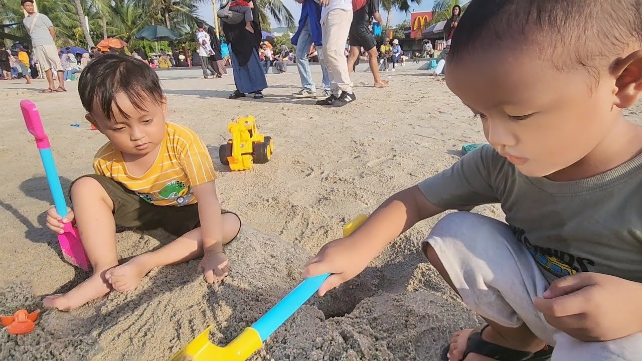 Bocil main ke Pantai Ancol Beach - YouTube