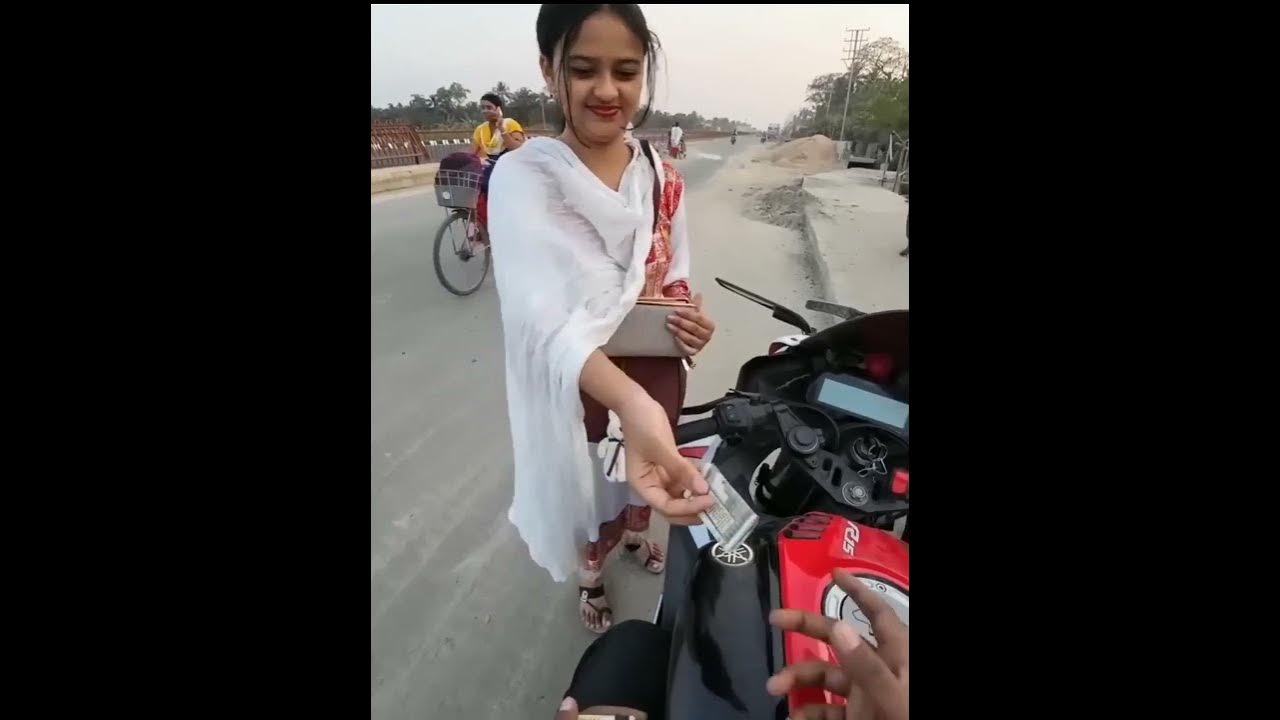 Cute girl k sat prank kar diya 😂 iss ladki ne mujhe ATM Card de diya😂 - YouTube