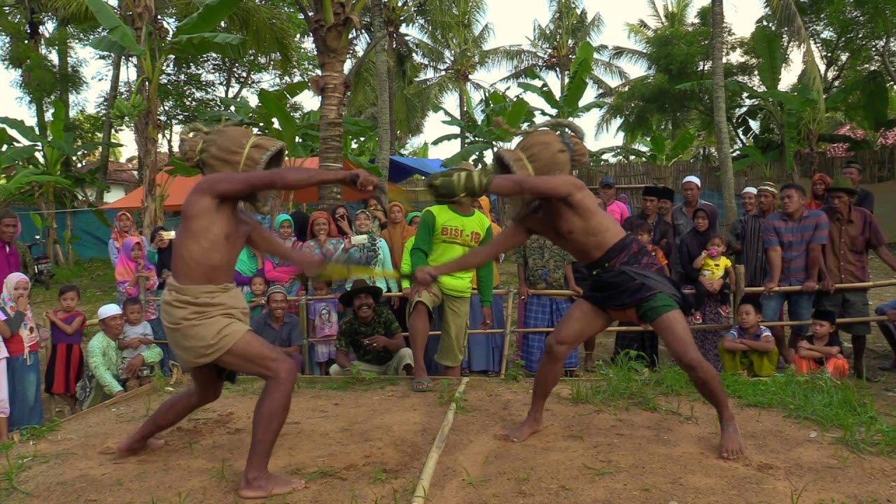 Ojhung Whip Fighting and Okol Music in Sumenep, Madura - YouTube