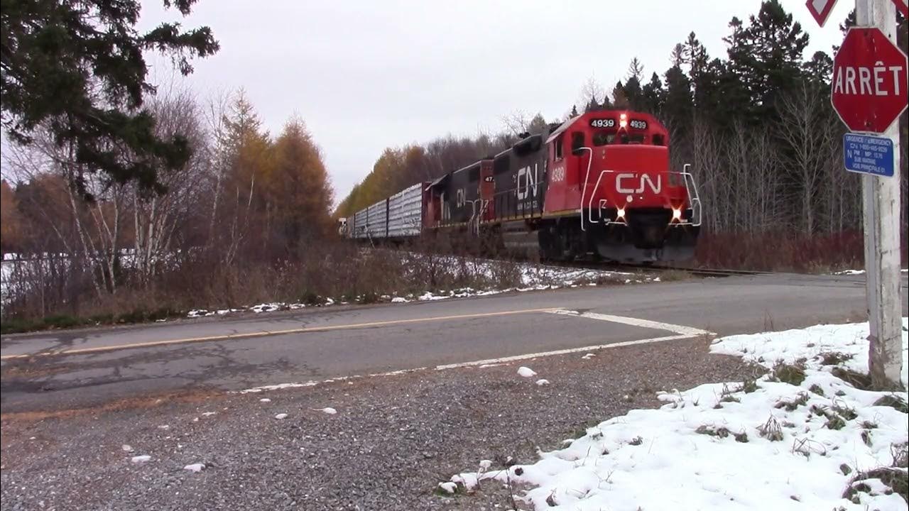(HD) CN 4939 & CN 4720 (CN 561 West) Les Boules Qc ( Matane SUB M.P 10.76 ) - YouTube