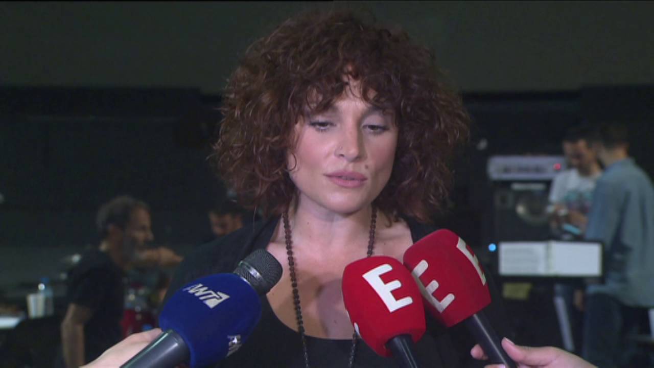 Η Ελεωνόρα Ζουγανέλη μιλά για τη συναυλία του ΟΛΟΙ ΜΑΖΙ ΜΠΟΡΟΥΜΕ - YouTube