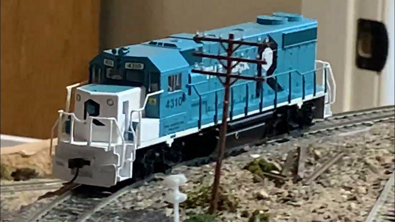 HO Scale Atlas GOLD GP38-2 DCC LokSound Diesel Locomotive ROCK ISLAND rare - YouTube