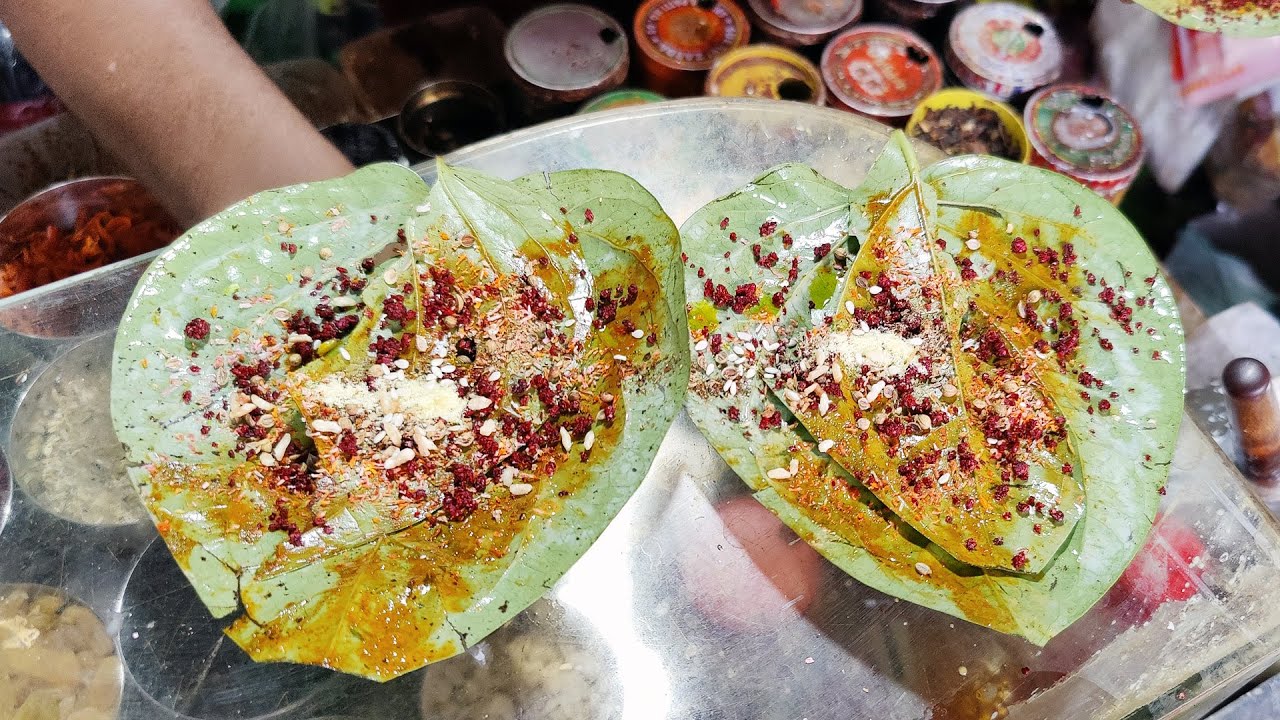 Traditional betel leaf (Paan) with special sweet spice | busy seller ...
