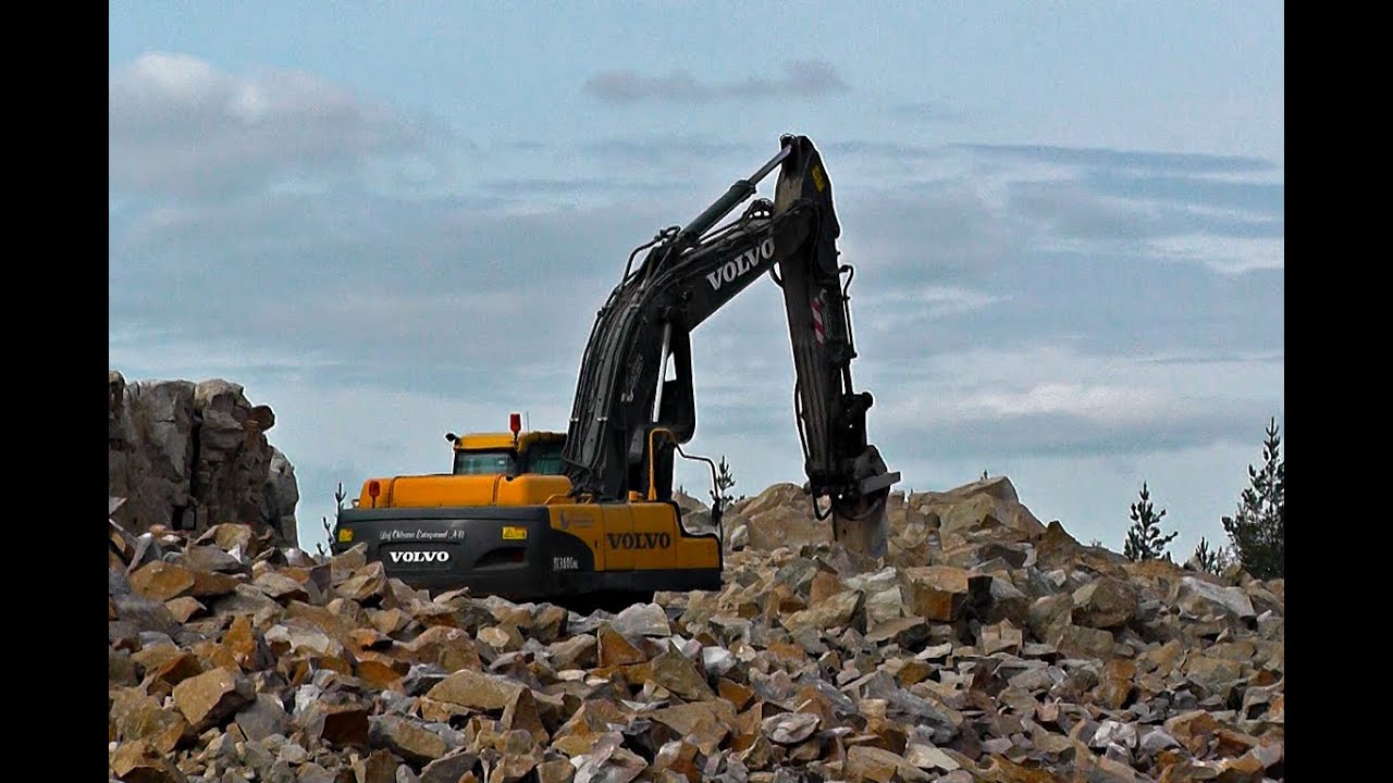 Volvo EC360CNL With Hydraulik Hammer - YouTube
