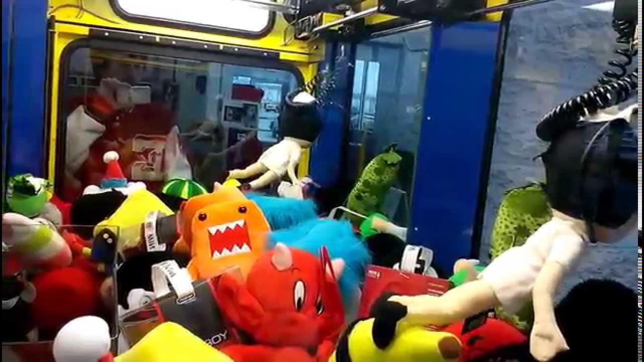 PLUSH BUS CLAW MACHINE@ WALMART STUCK BETTY BOOP - YouTube