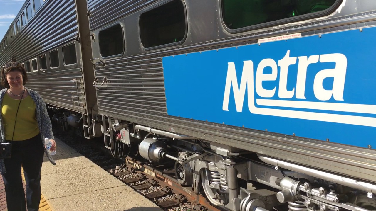 Inbound Metra 113 Arrives and Departs Riverside IL - YouTube