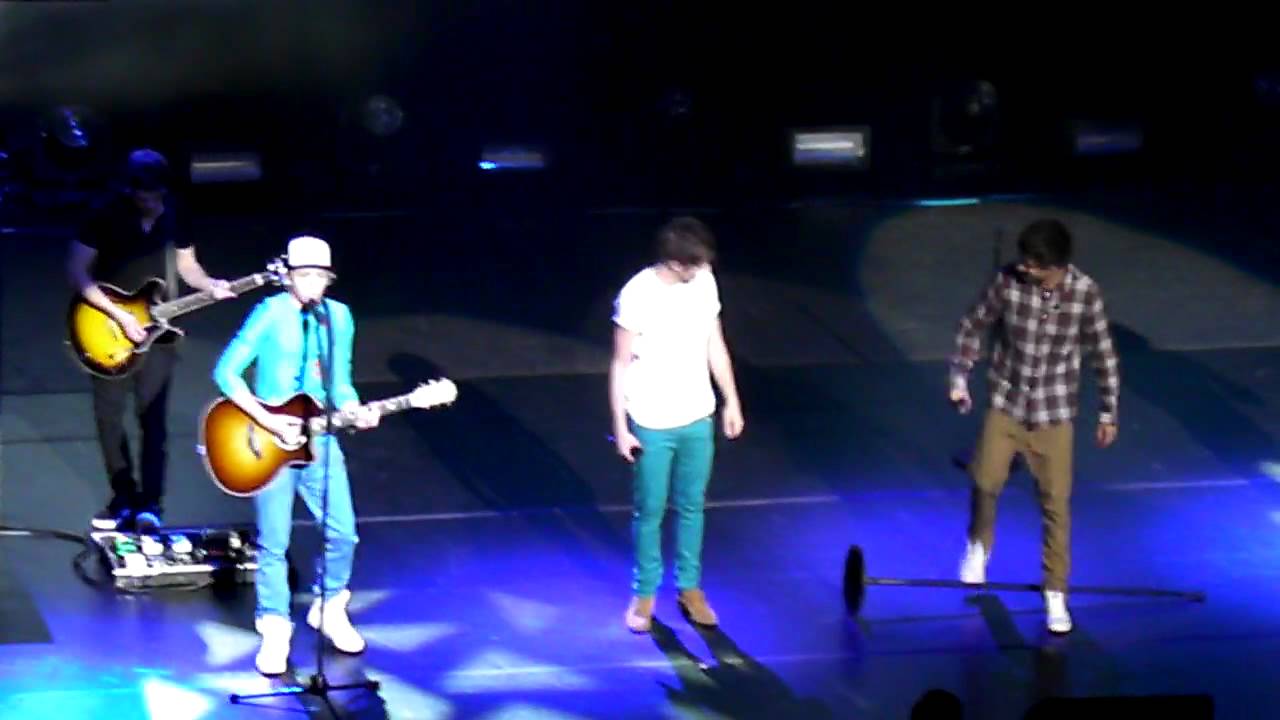 One Direction: Use Somebody (Detroit, June 1, 2012) - YouTube
