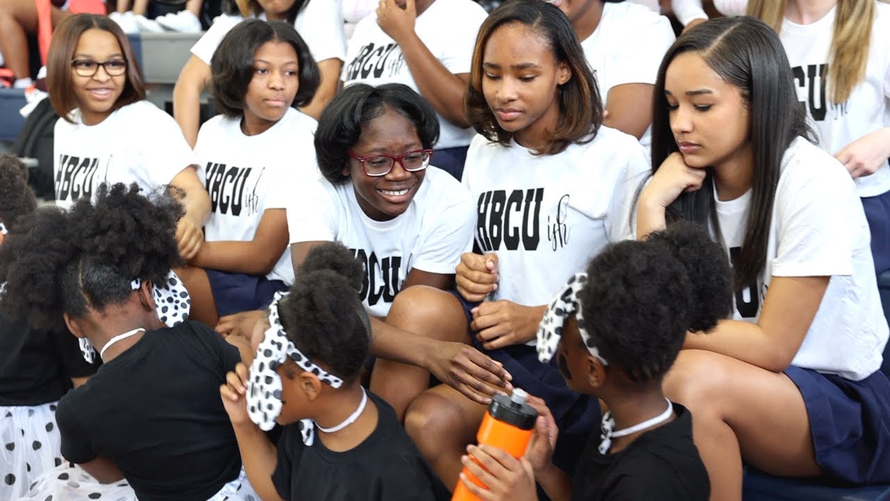 Jus Cheer's First Stomp N Shake Competition In Season 5! - YouTube