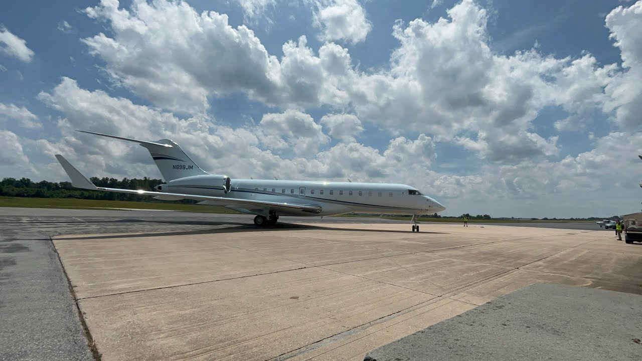 Bombardier Global Express (N899JM) Landing At Chester County Airport ...