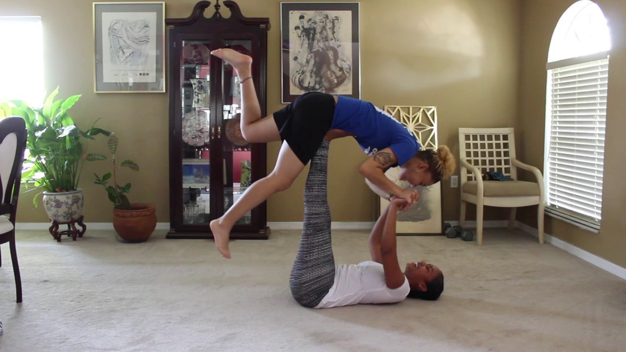 YOGA CHALLENGE HILARIOUS FAIL - YouTube