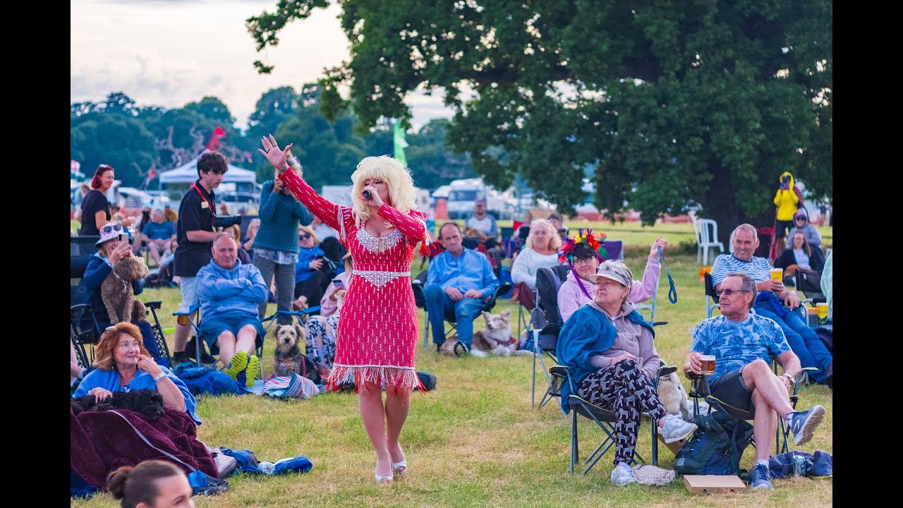 Woofstock UK 2023 - Definitely Dolly - YouTube