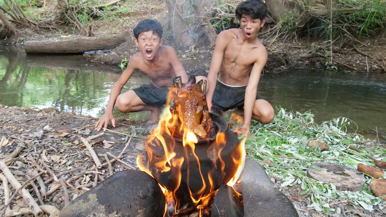 Primitive Wildlife - Cooking Chicken In Clay Pot - Eating Delicious ...
