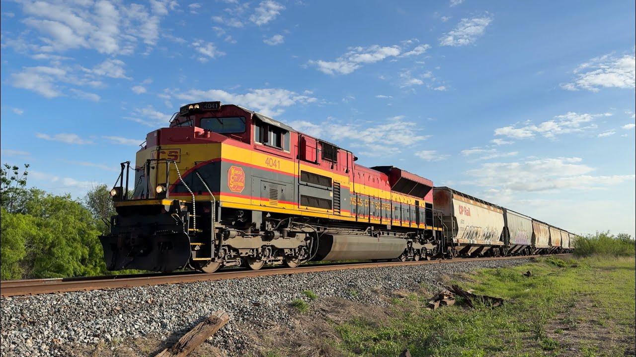KCS SD70ACe 4041 Leads a Grain Train in Odem, TX down the Brownsville ...